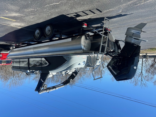 2024-Manitou-LX-25-SRS-Single-Engine-4-164 | Delavan, WI | Marine ...